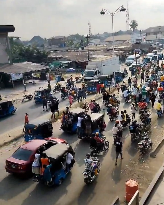 Hundreds Of Youths Protest Against Police Brutality In Delta State ...