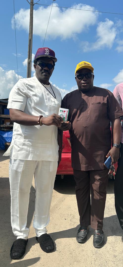Olorogun Dumasi officially Joins PDP, receives Party Membership Card ...