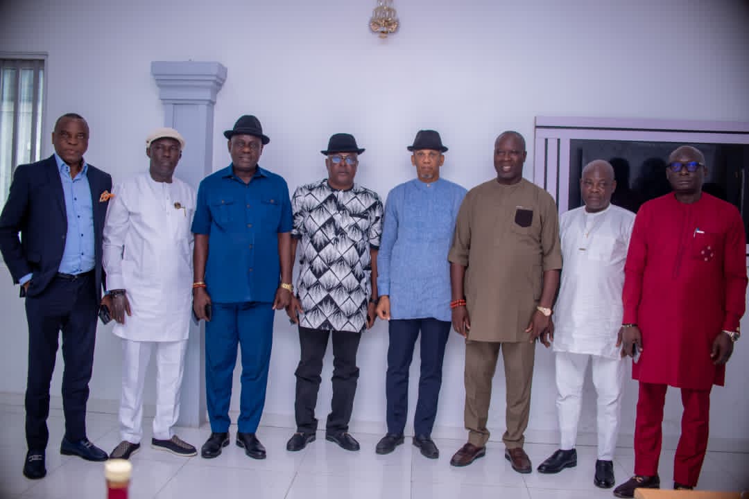 Senator Dafinone Meets Delta Central LG Chairmen - RERO TV